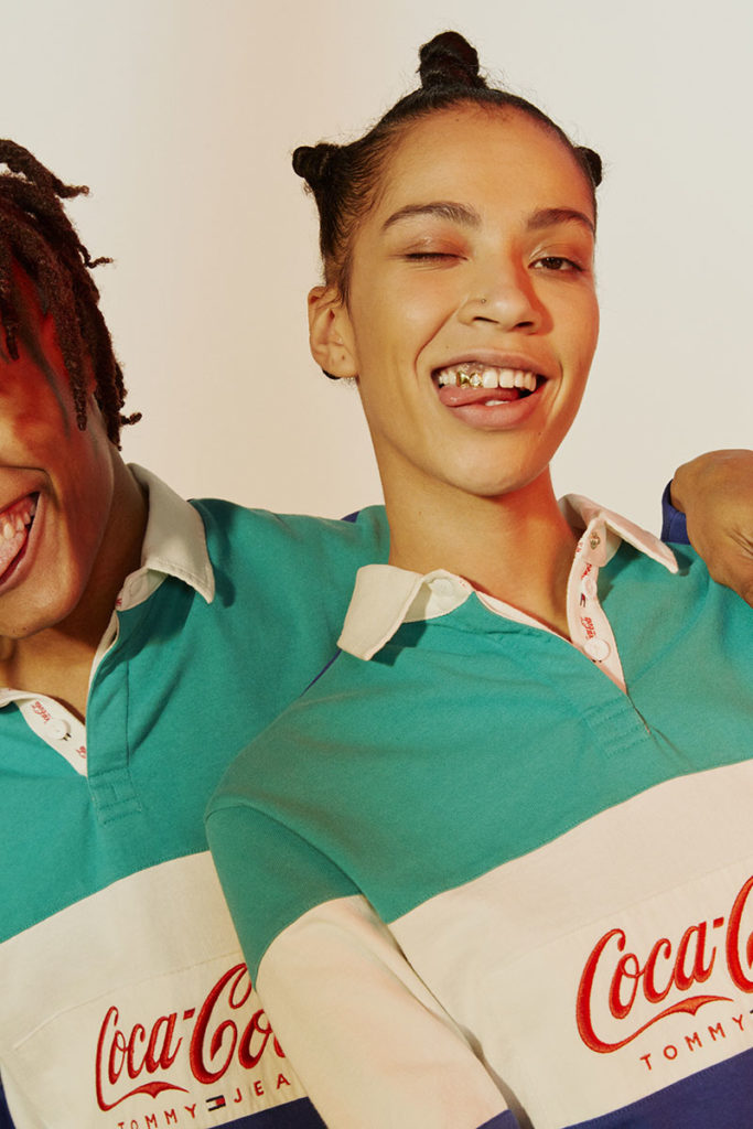 Tommy Hilfiger lanza la reedición de su colección Tommy Jeans Coca-Cola