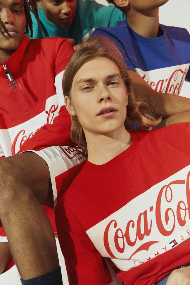 Tommy Hilfiger lanza la reedición de su colección Tommy Jeans Coca-Cola