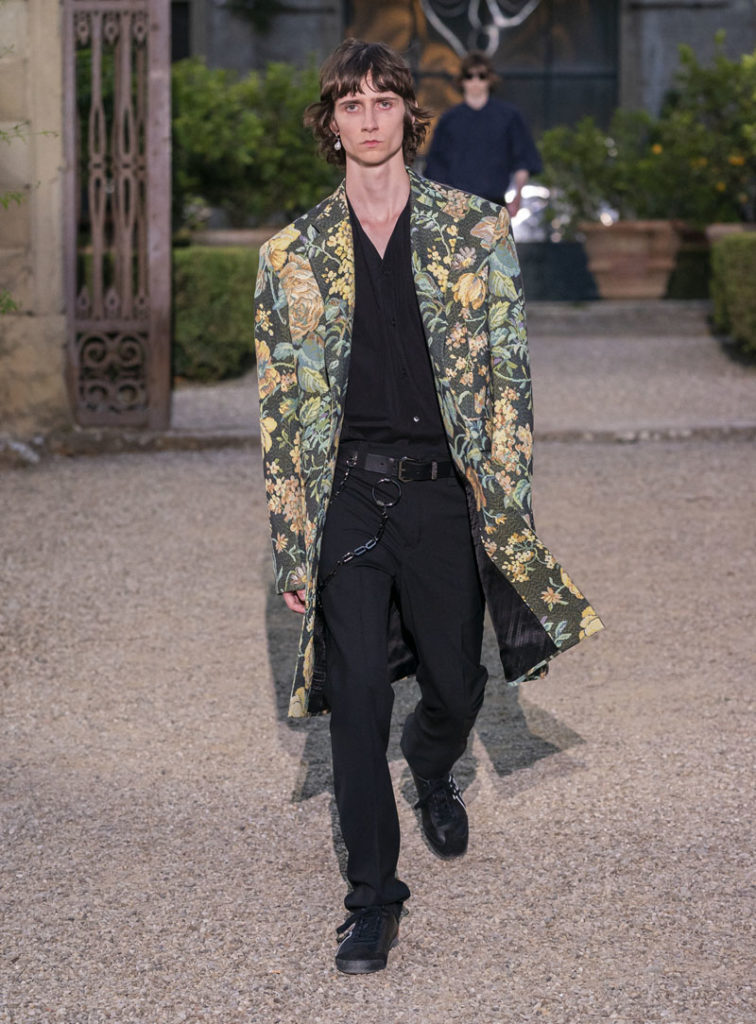 Givenchy SS 2020 menswear propone el clasicismo mas industrial