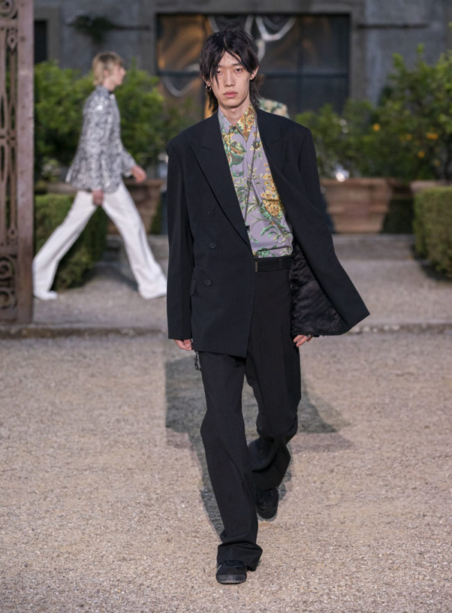 Givenchy SS 2020 menswear propone el clasicismo mas industrial