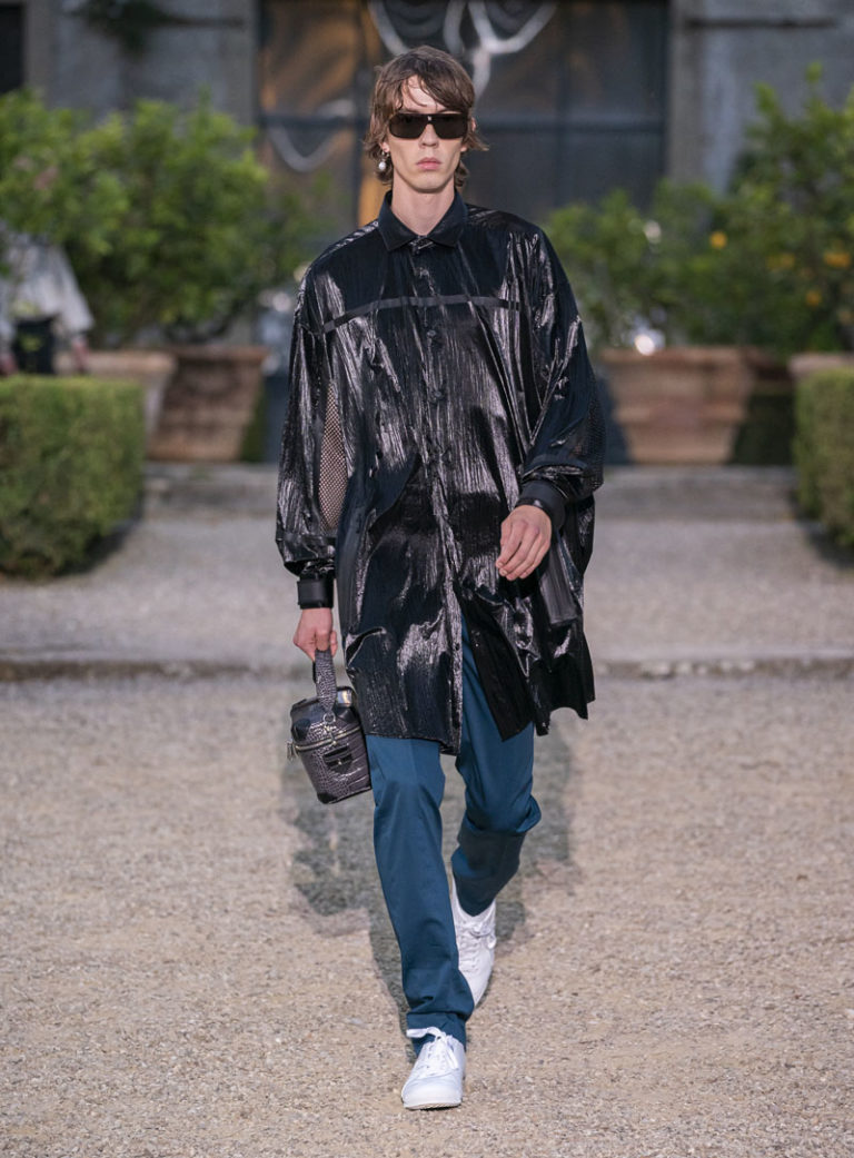 Givenchy SS 2020 menswear propone el clasicismo mas industrial