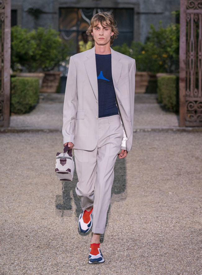Givenchy SS 2020 menswear propone el clasicismo mas industrial
