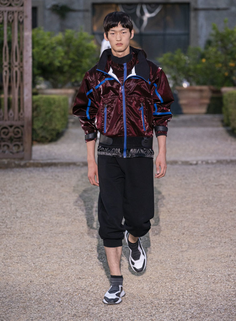 Givenchy SS 2020 menswear propone el clasicismo mas industrial