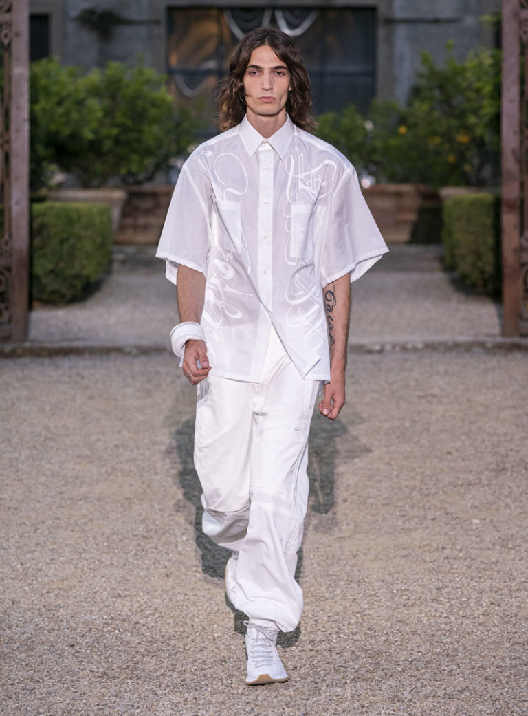 Givenchy SS 2020 menswear propone el clasicismo mas industrial