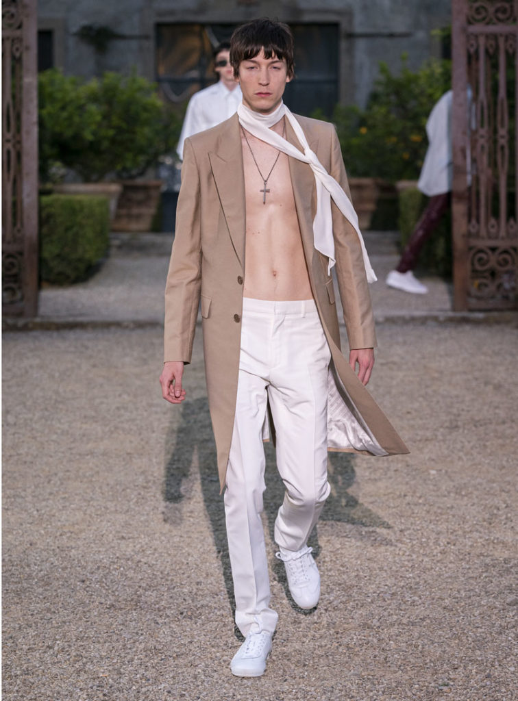 Givenchy SS 2020 menswear propone el clasicismo mas industrial