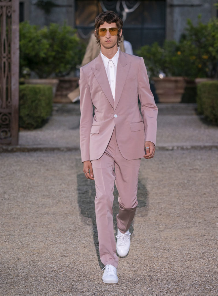 Givenchy SS 2020 menswear propone el clasicismo mas industrial