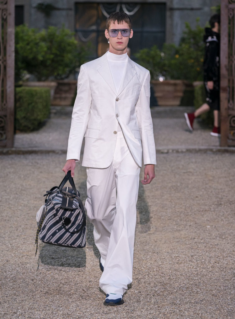 Givenchy SS 2020 menswear propone el clasicismo mas industrial