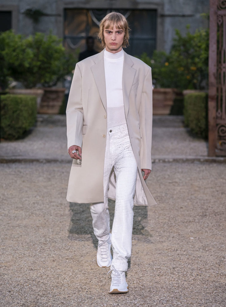 Givenchy SS 2020 menswear propone el clasicismo mas industrial