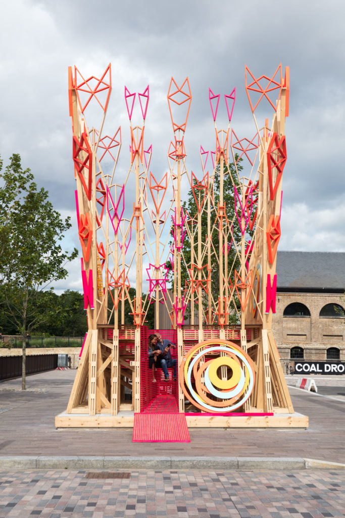 Amid.cero9 crea el artefacto público itinerante Wooden Parliament