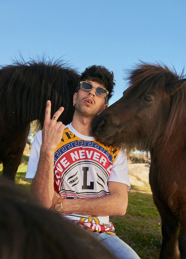 Bejo, el rapero pintor muestra su lado más iconoclasta en este editorial