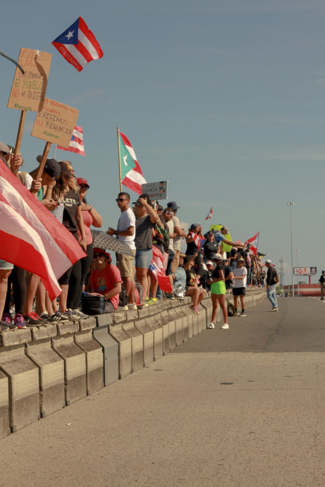Puerto Rico bota a Ricky Roselló a ritmo de Reguetón, maquillaje y perreo