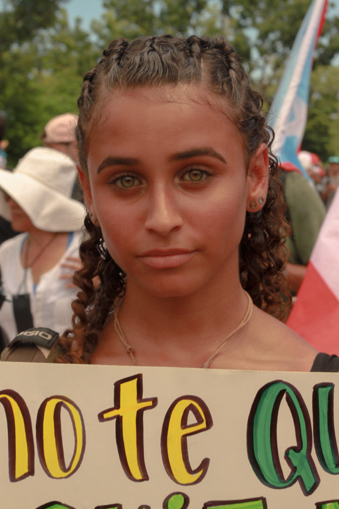 Puerto Rico bota a Ricky Roselló a ritmo de Reguetón, maquillaje y perreo