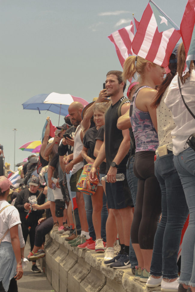 Puerto Rico bota a Ricky Roselló a ritmo de Reguetón, maquillaje y perreo