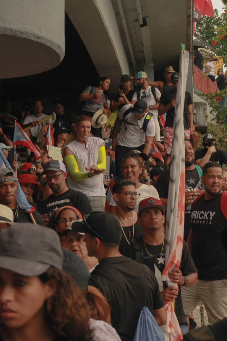 Puerto Rico bota a Ricky Roselló a ritmo de Reguetón, maquillaje y perreo