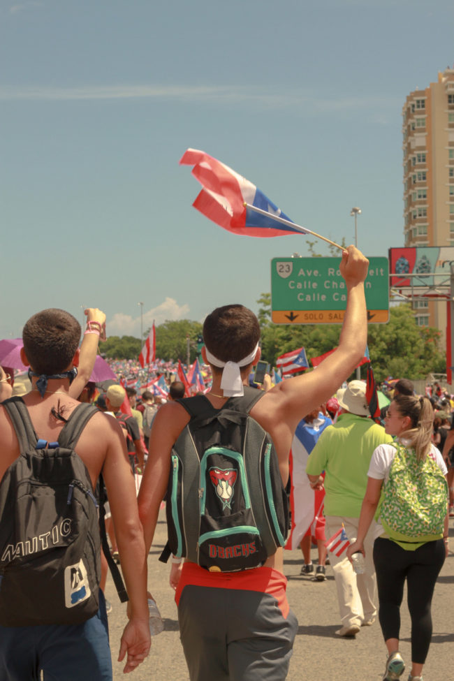 Puerto Rico bota a Ricky Roselló a ritmo de Reguetón, maquillaje y perreo