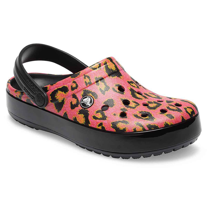 Hombres y mujeres en chanclas este otoño invierno con Crocs FW19