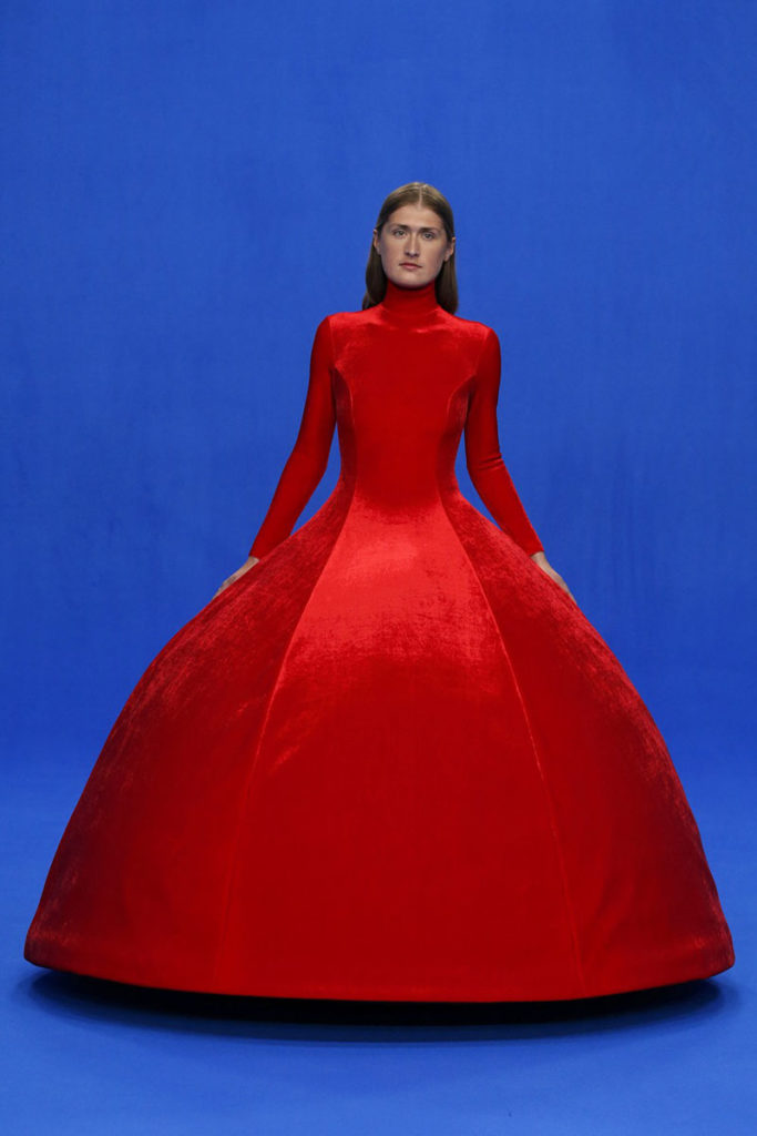 La nueva colección de Balenciaga SS20 conquista París Fashion Week