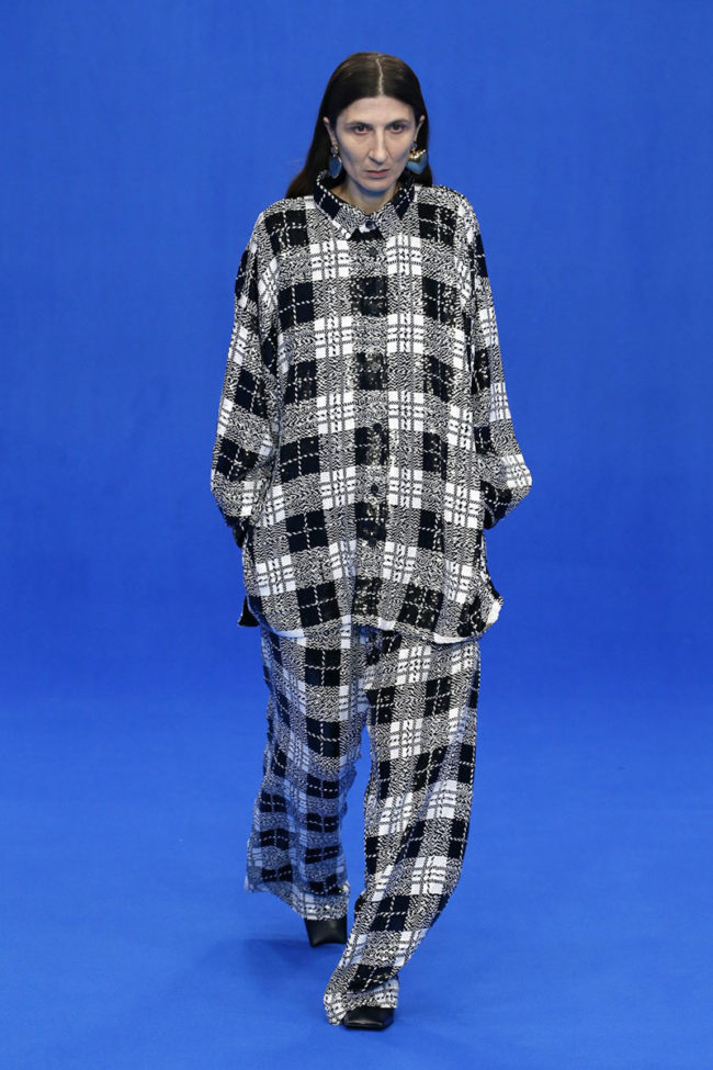 La nueva colección de Balenciaga SS20 conquista París Fashion Week