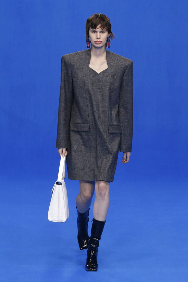 La nueva colección de Balenciaga SS20 conquista París Fashion Week