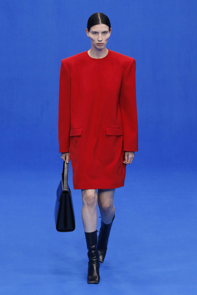 La nueva colección de Balenciaga SS20 conquista París Fashion Week