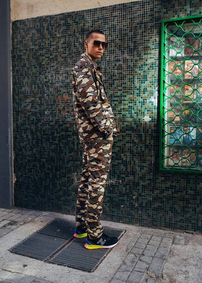 Estilo urbano renovado. 6 formas de llevar las mismas zapatillas.