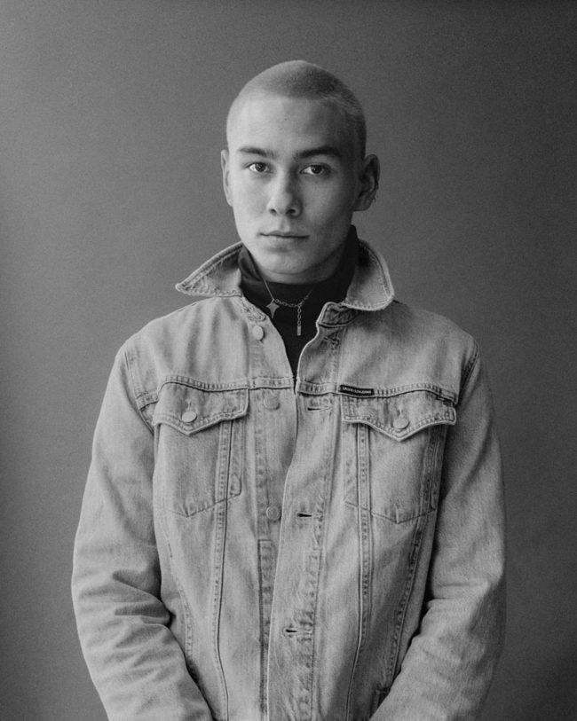 evan mock, entrevista con el famoso skater de pelo rosa de 23 años