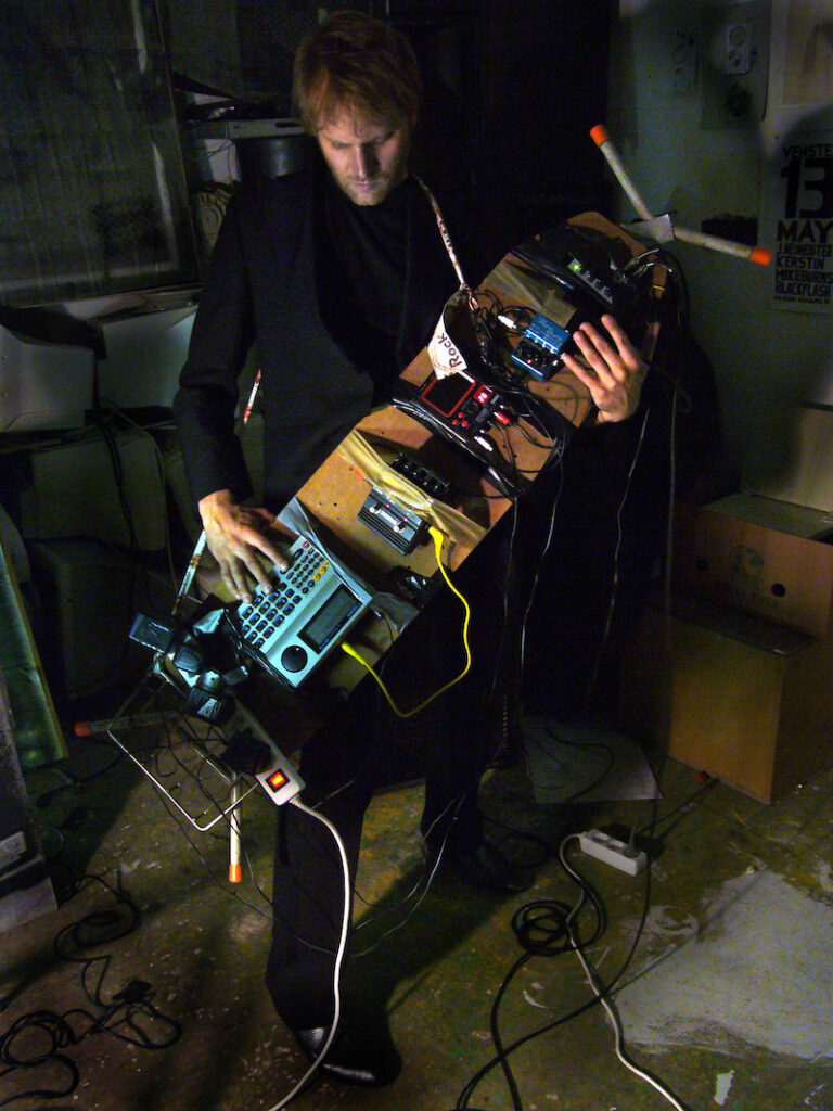 Albert Mayr, el escultor que dota de sonidos a sus esculturas