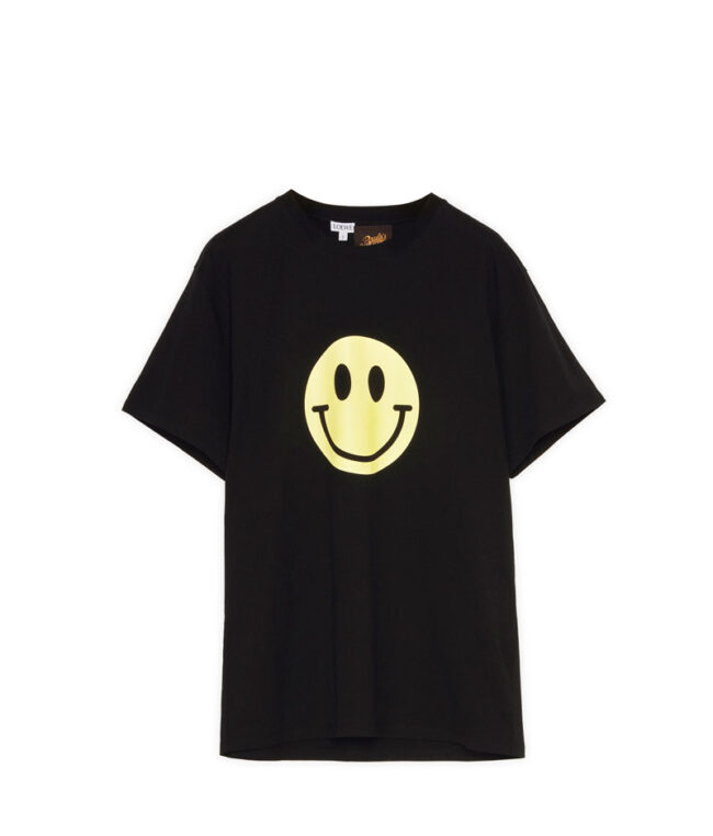Loewe le pone un smiley al verano con su colección solidaria Paula's Ibiza