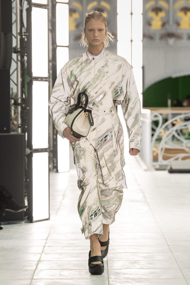 Louis Vuitton SS21: Un ladrillo menos en el muro entre géneros