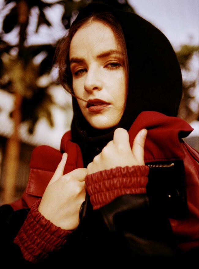 Ela Minus lanza su primer álbum de electrónica Acts of Rebellion