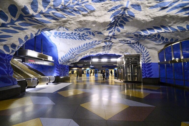 El metro de Estocolmo, el museo de arte subterráneo más largo del mundo