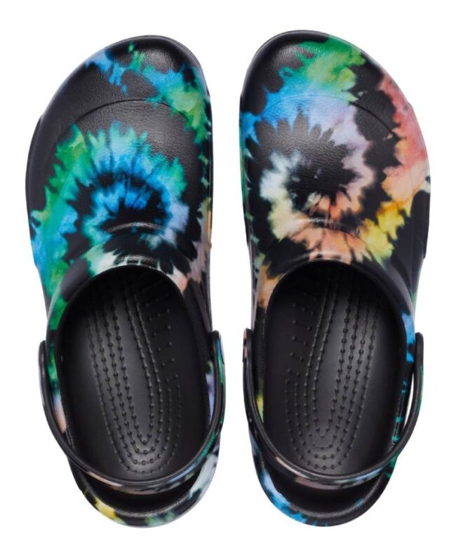 Crocs tie-dye, de camuflaje o con flores. Descubre los nuevos estampados