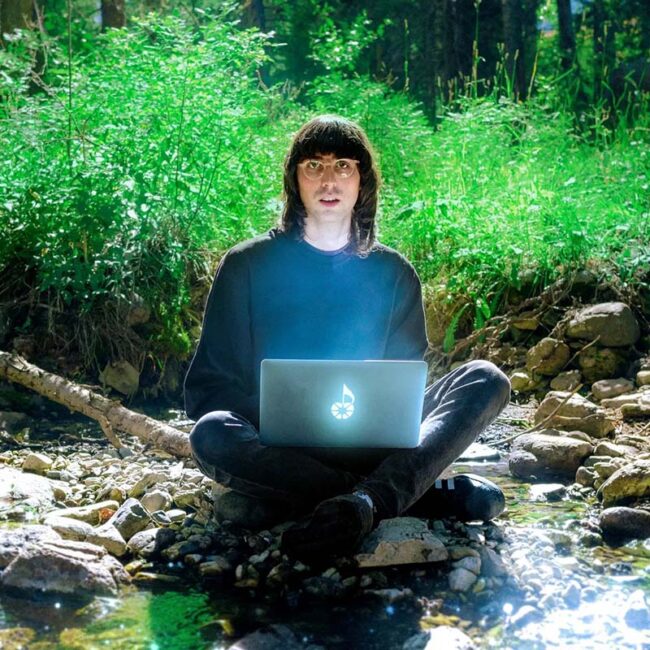 A. G. Cook y el PC Music. Entrevista con el padre del sello y movimiento