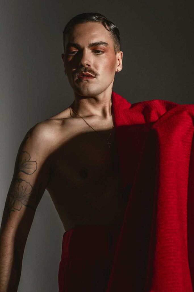 Alberto Jiménez de Miss Caffeina más rojo que nunca: nuevo disco y gira