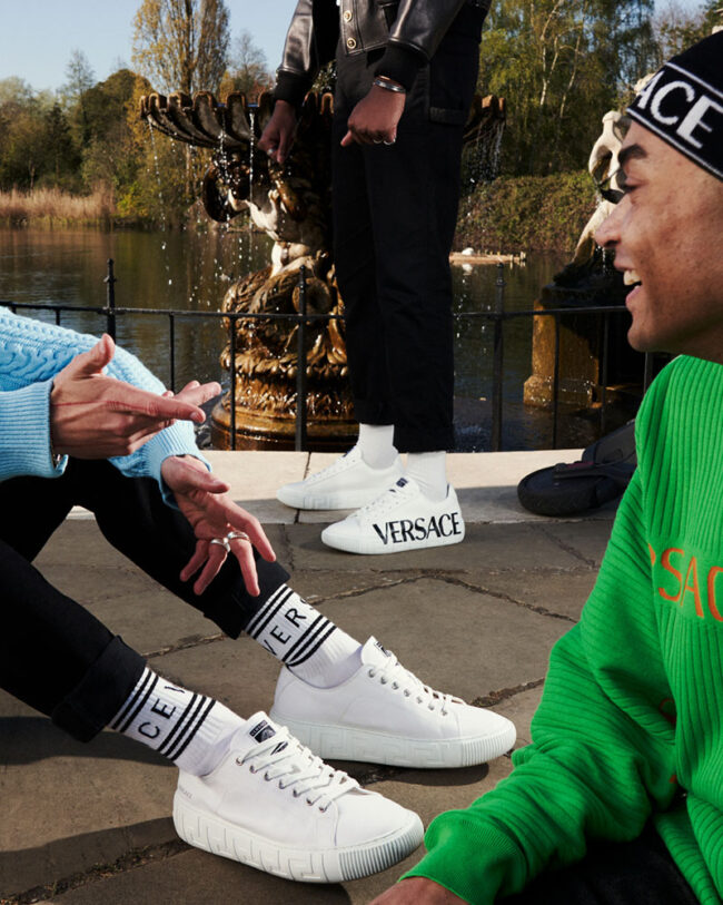 Versace Greca sneakers: el universo barroco italiano llega al streetstyle