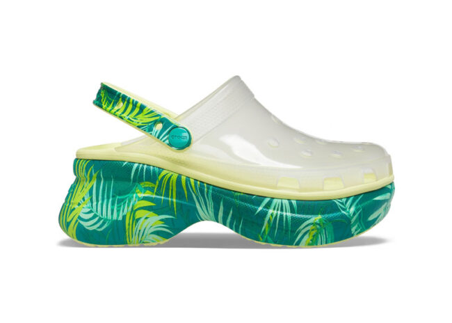 Estampados tropicales se apoderan de los diseños de Crocs