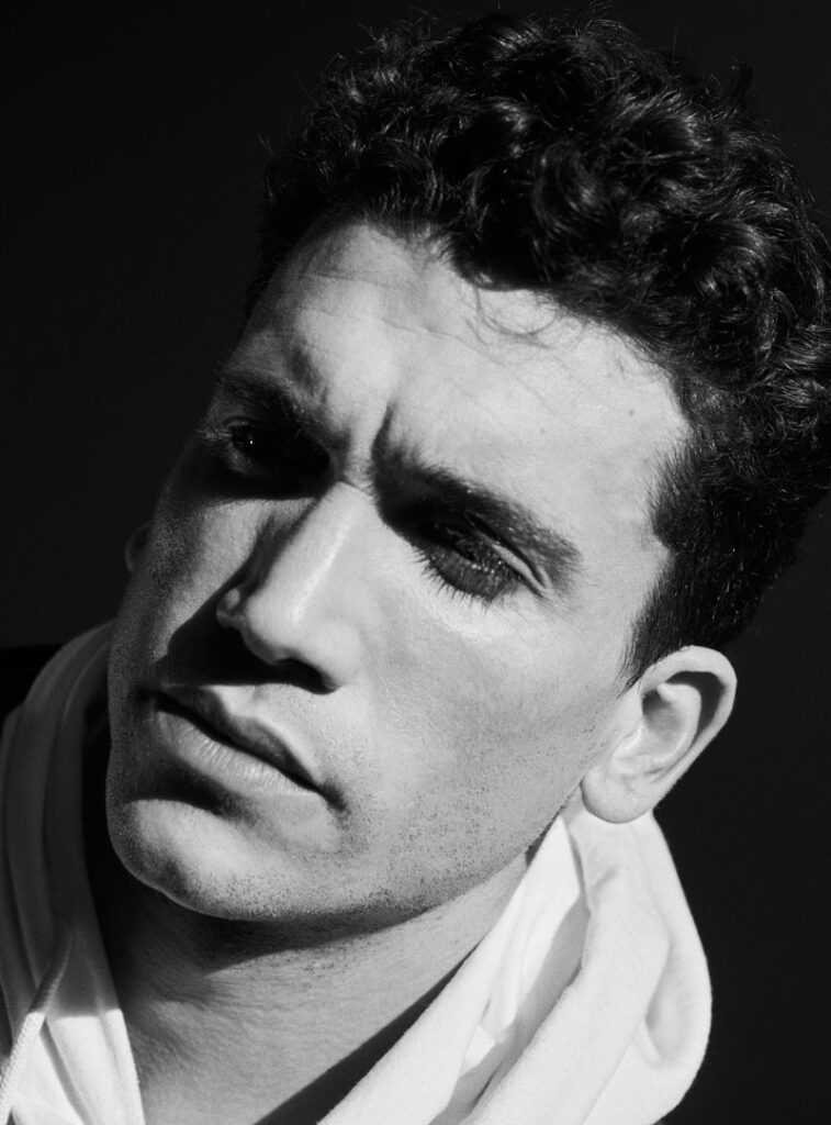 Jaime Lorente, el actor rapero de altura que interpreta a Denver y El Cid