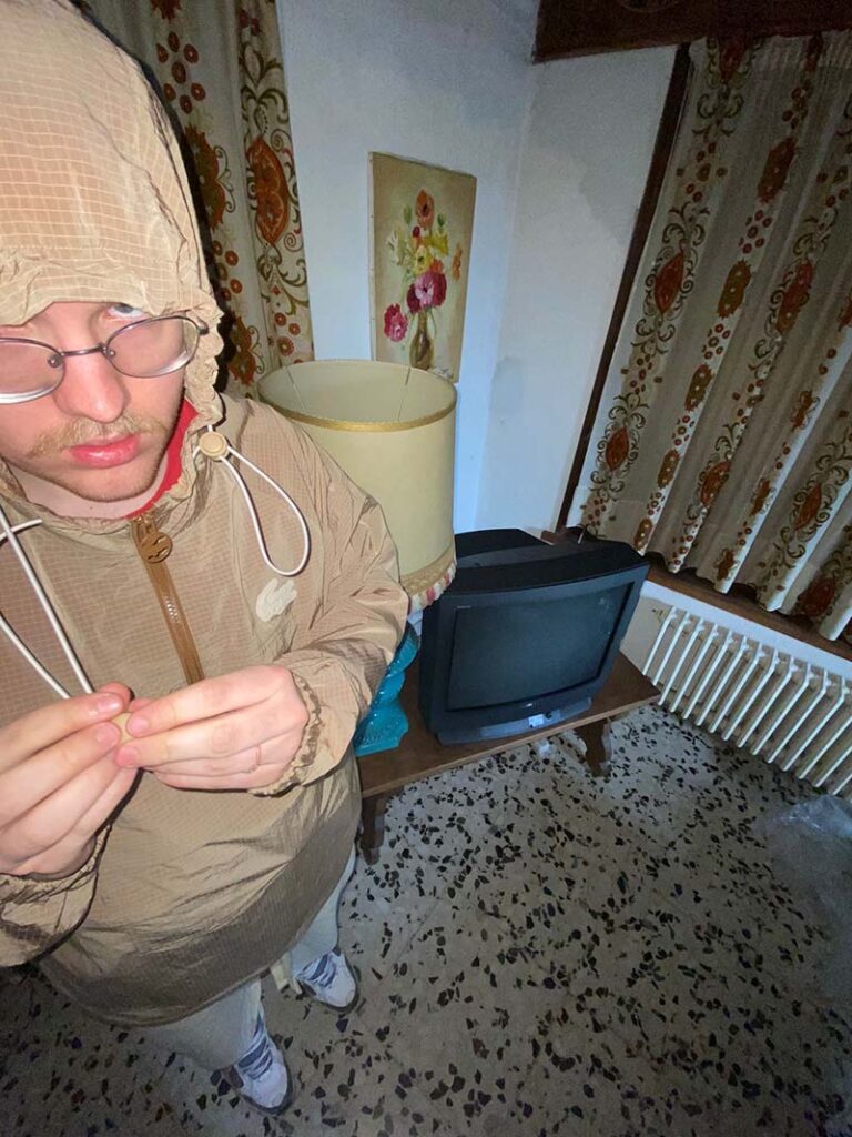 Rusowsky es el músico de 22 años que colabora con Najwa Nimri