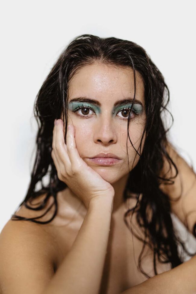 Amanda Álvaro reflexiona sobre las relaciones en su tema El Frío