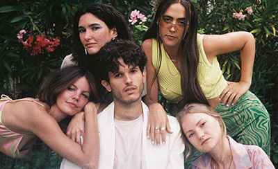 Shanghai Baby es Ade Martín, la bajista de Hinds, ahora en solitario