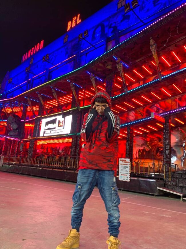 MDA es Marcos de Arriba, un joven músico español de Hyper-Shock