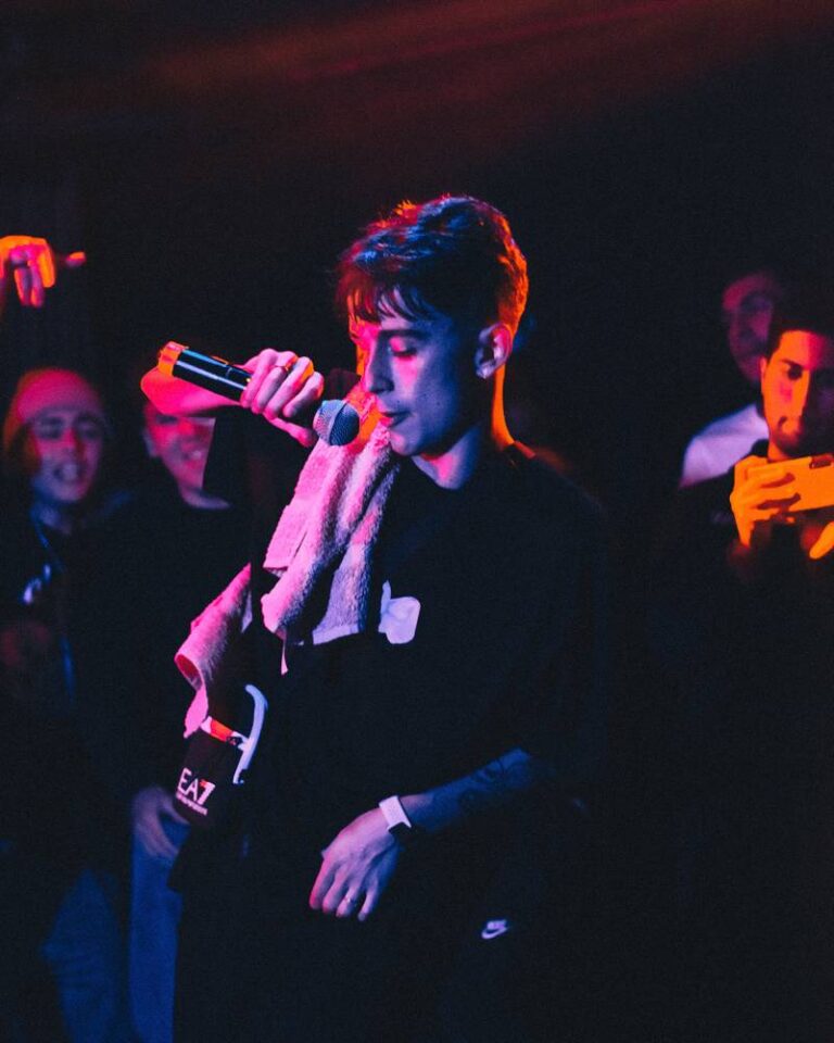 MDA es Marcos de Arriba, un joven músico español de Hyper-Shock