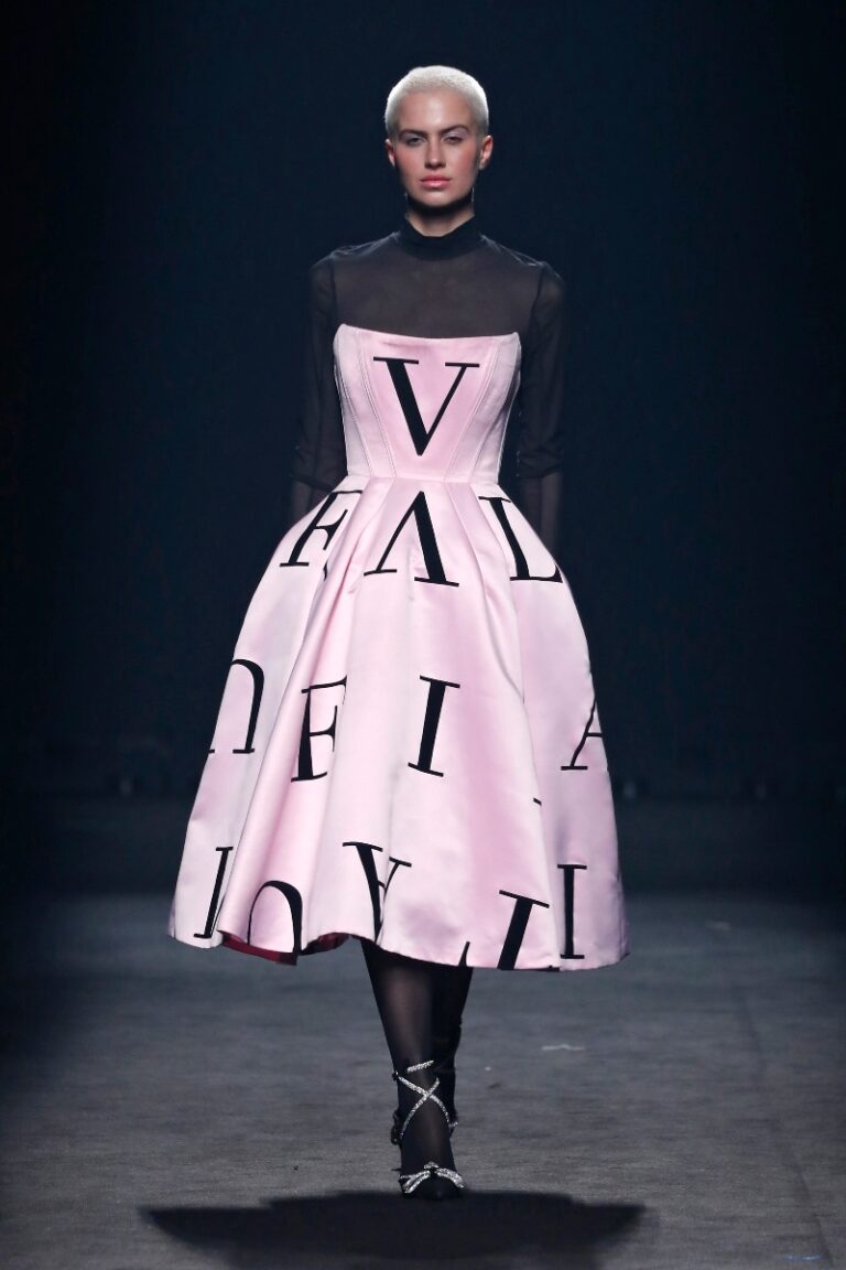 Vanda Janda joven diseñadora checa en la pasarela de Madrid