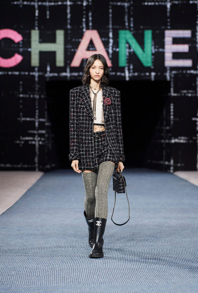 Chanel FW22-23: homenaje al tweed de Virgine Viard para otoño invierno