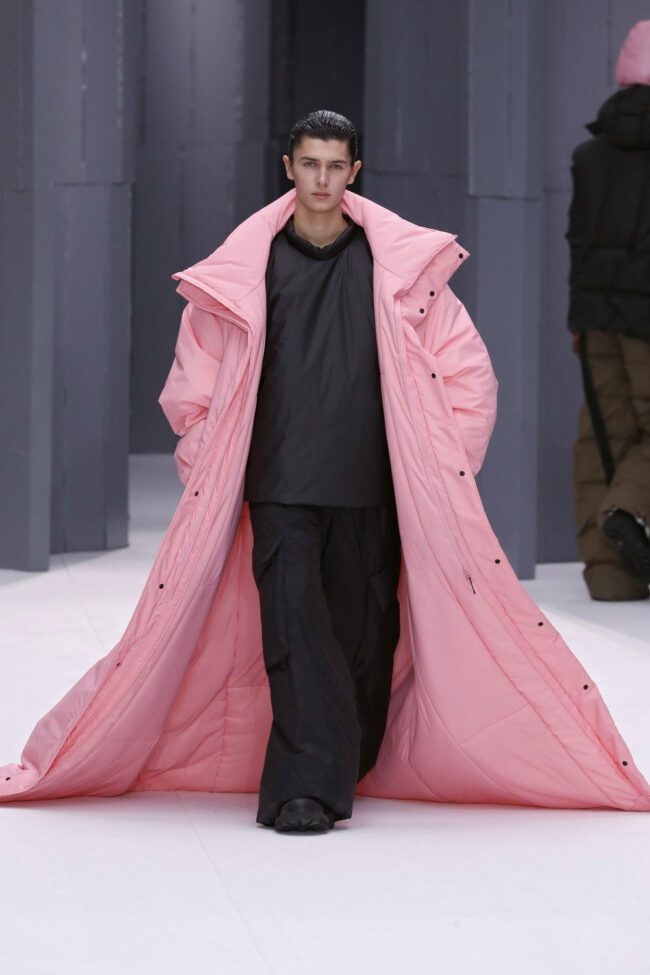 Sobre Todo o Sobretodo. ¿Se escribe junto o separado? ¿Qué significa?