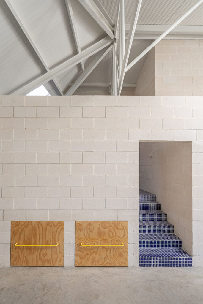 Burr y el estudio-vivienda del escritor Juan Ramón Silva: Blasón