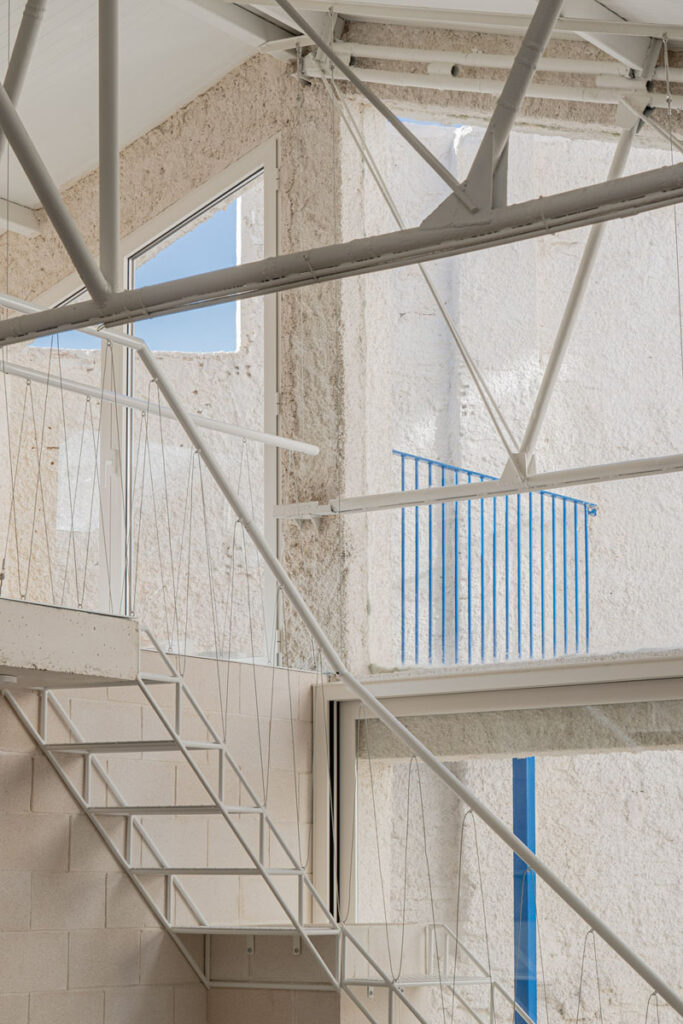 Burr y el estudio-vivienda del escritor Juan Ramón Silva: Blasón