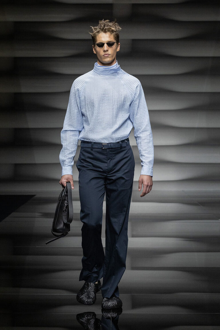 Emporio Armani SS23 fusiona la sastrería italiana con patrones japoneses