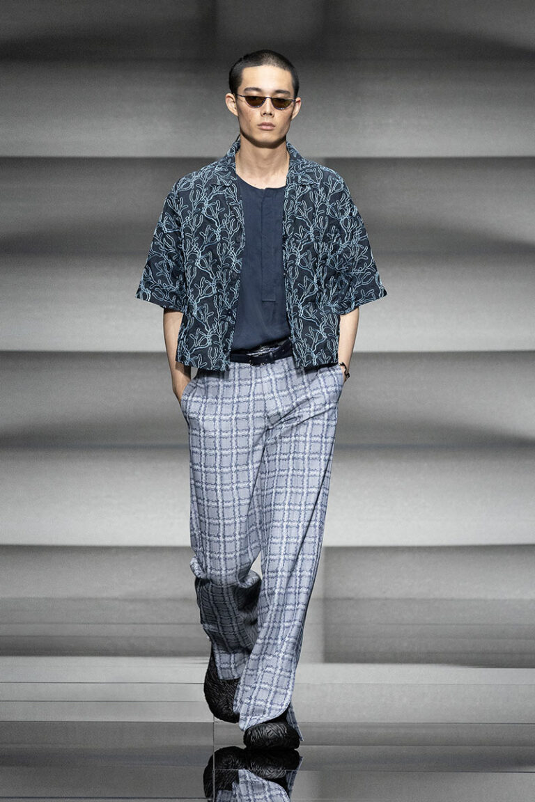 Emporio Armani SS23 fusiona la sastrería italiana con patrones japoneses