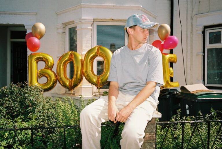 pablopablo es Pablo Drexler, el hijo de Jorge Drexler, y esta es su música